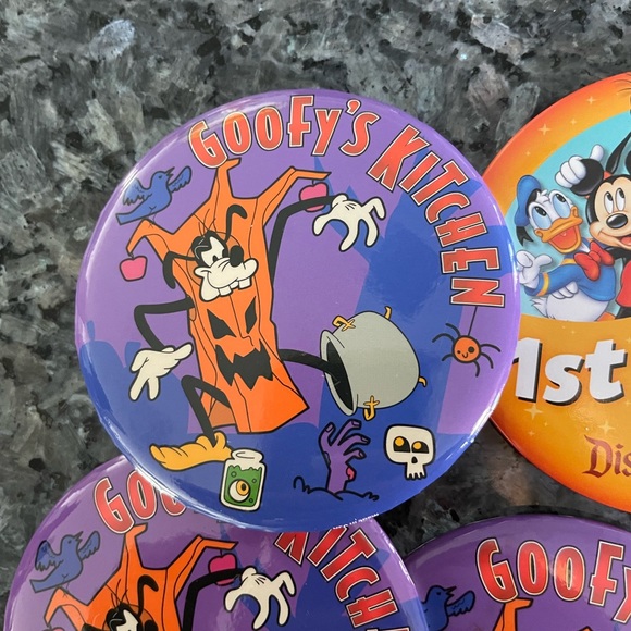 Disney | Other | Disneyland Goofys Kitchen Halloween Buttons St Visit ...